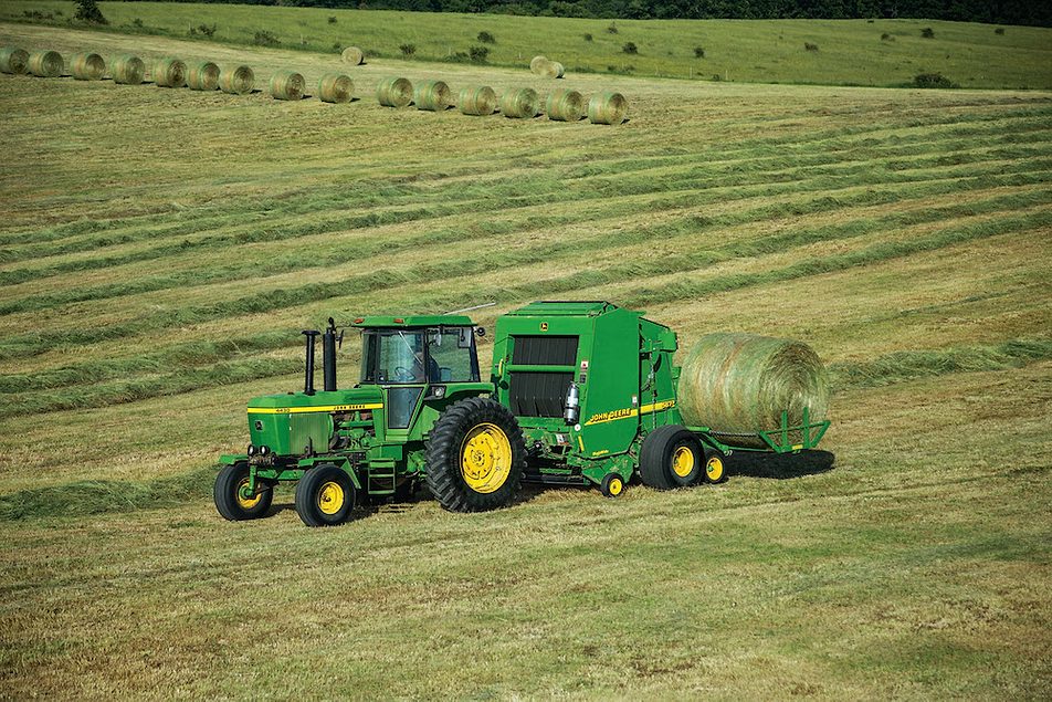 John Deere Introduces New 0 Series Round Balers